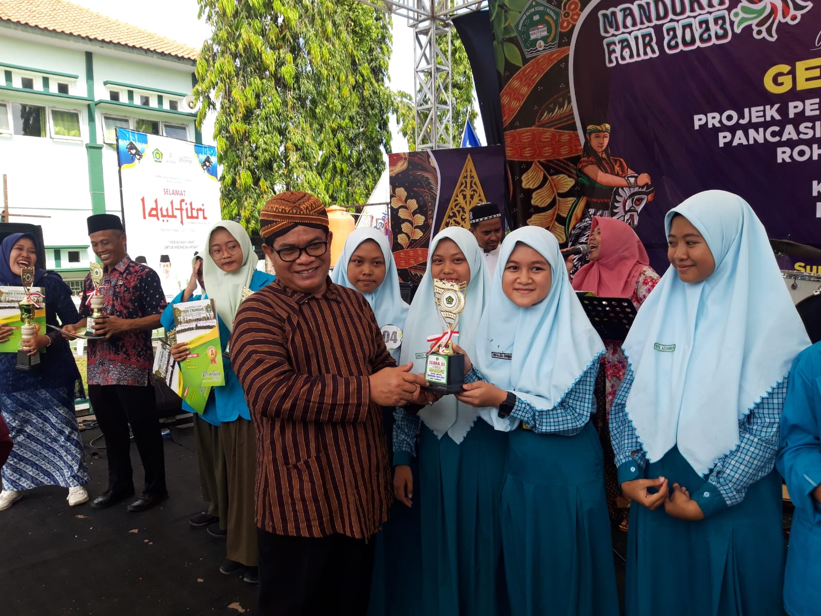 MTsN 1 Rembang Boyong Juara 3 Lomba Mading Mandura Fair 2023 - Kantor ...