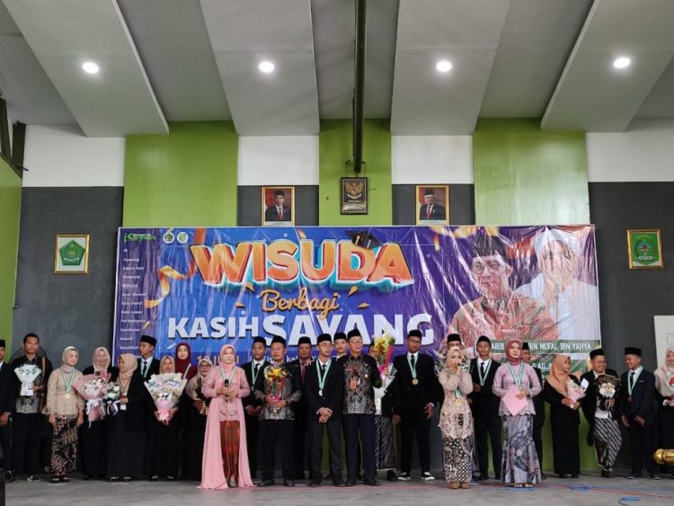 MTsN 1 Pati Wisuda 351 Siswa Generasi Keren - Kantor Wilayah Kementerian Agama Provinsi Jawa Tengah